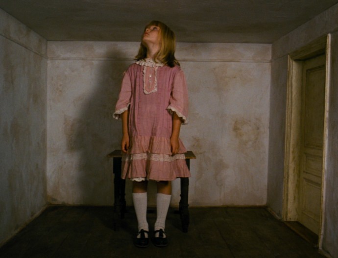 Looking Good, Looking Glass: The Many Iterations of Alice | Movie Mezzanine
